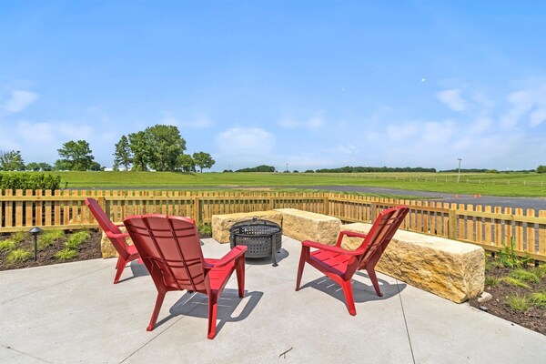 The Pilots Pad - Private Studio Apartment On 75 Acres + Airway Strip + Fishing Pond - Lee's Summit, MO
