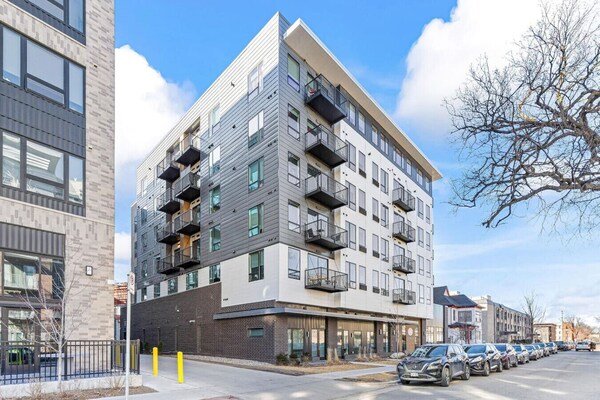 Uptown Apartment| Lake View  Near Mill City Museum - Target Center