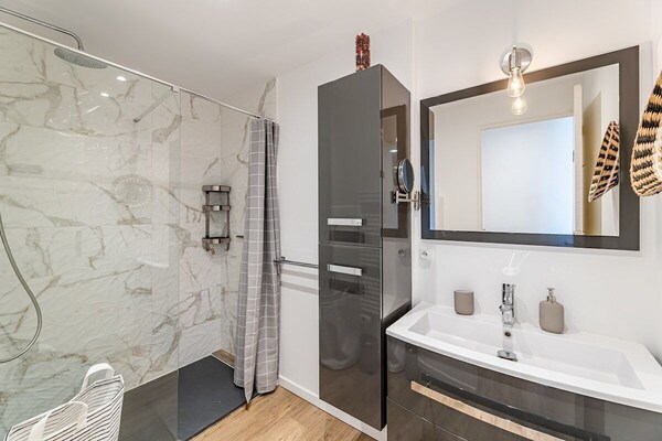 Apartment-private Bathroom-apartment-bay View - Cassis