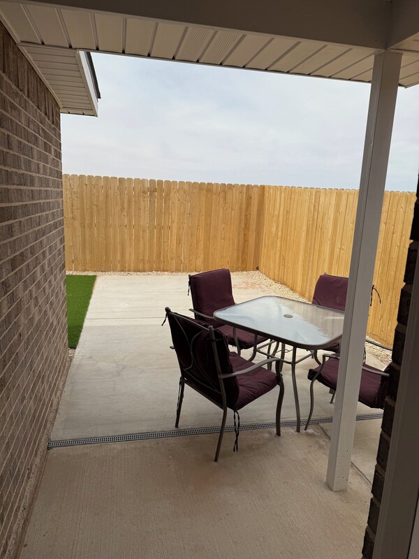 Beautiful, Safe, And Cozy 3-bedroom Home In North Odessa: The Paris Escape - Odessa, TX
