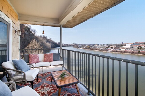 Rivertowne Escape | Downtown Knoxville - Neyland Stadium Knoxville
