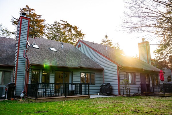 Galena Territory Retreat - 2 King Beds & Golf Course Views - Indoor/outdoor Pool - Illinois
