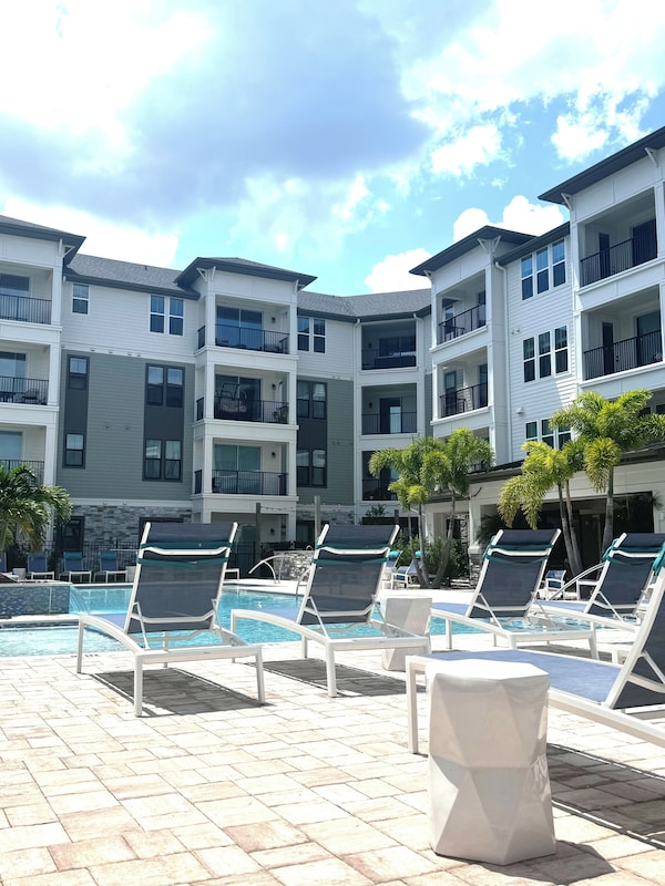 Modern Orlando Retreat Near Mco In Gated Community + Resort Amenities & Parking - Orlando, FL