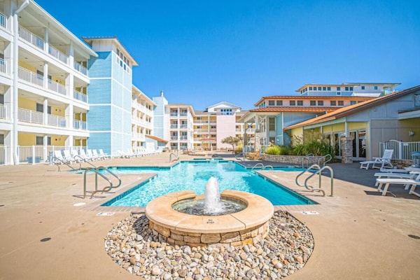 New! Island Breeze/3bd/oceanfront/ Beach/pool/gym - Sandbridge Beach, VA