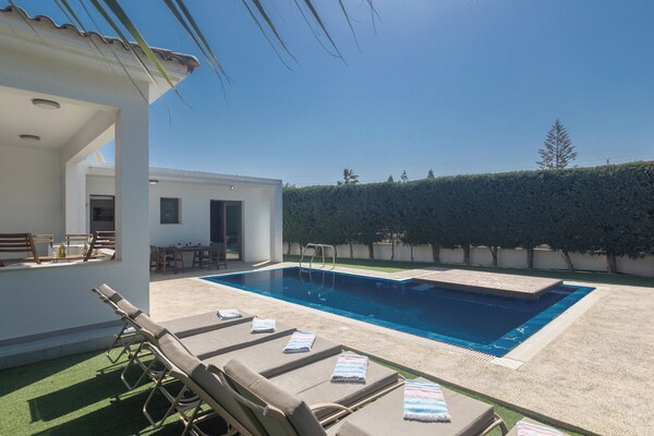 Satin Villa I1, 3 Bed Villa Within 20o Meters From The Beach. Ayia Napa Center - Nissi Beach