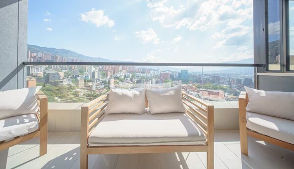 Luxury 2 Bedroom Highrise Apt: 5 Min From Provenza - Envigado