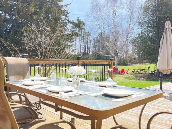 Spacious & Private! 3bdrm Beach Town Retreat With Huge Estate Yard! - Port Elgin