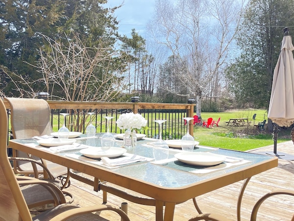 Spacious & Private! 3bdrm Beach Town Retreat With Huge Estate Yard! - Port Elgin