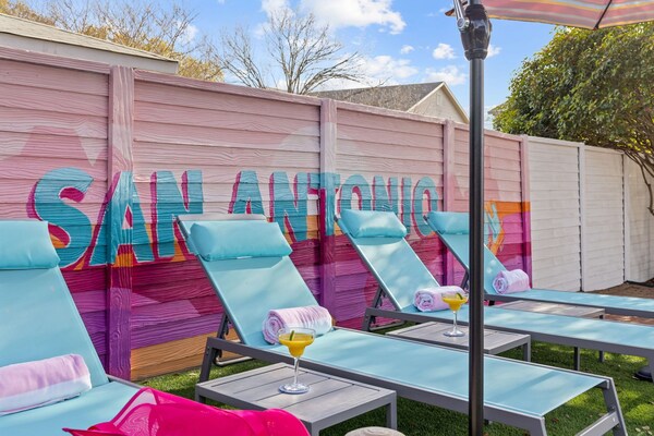 The Velvet Spur - Luxe Pool Spa Retreat With Game Room And Family Fun - San Antonio, TX