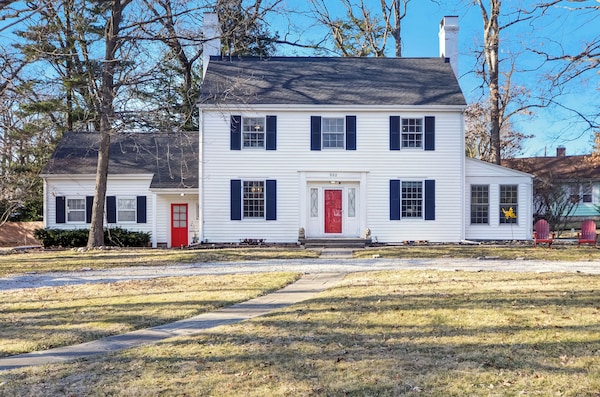 Ravine Retreat: Next To Ogden Gardens, Downtown Valparaiso & Close To The Dunes! - Portage, IN