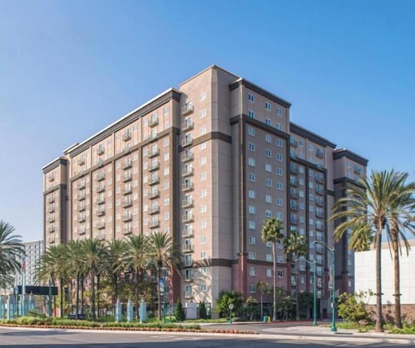 Experience Anaheim Close To Disney, Stay In Style With Comforts Of Home - Orange, CA