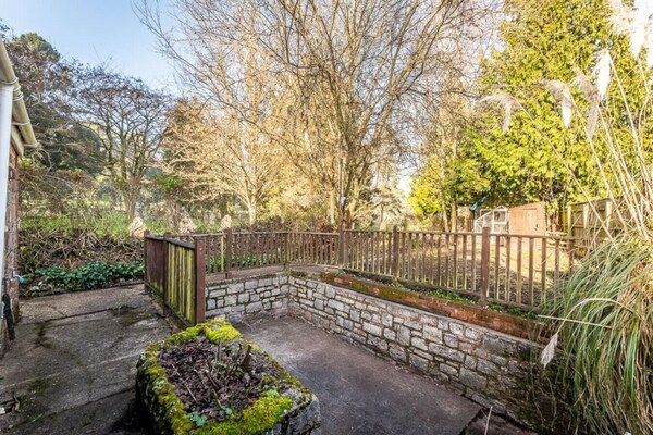 Charming Character Lodge In Cemetery Grounds - Devon