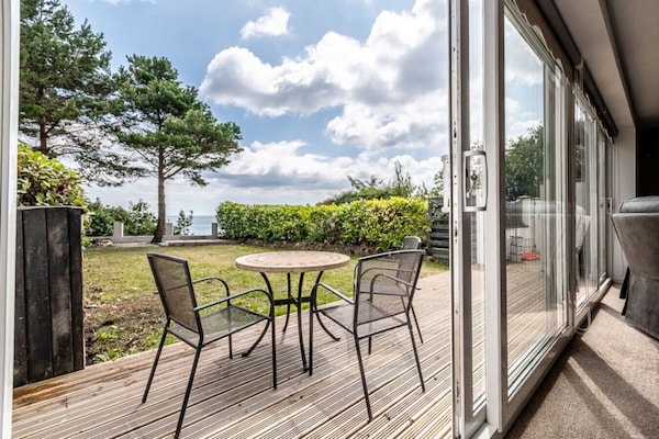Ocean Views, Peace And Quiet In This Homely Flat - Exmouth