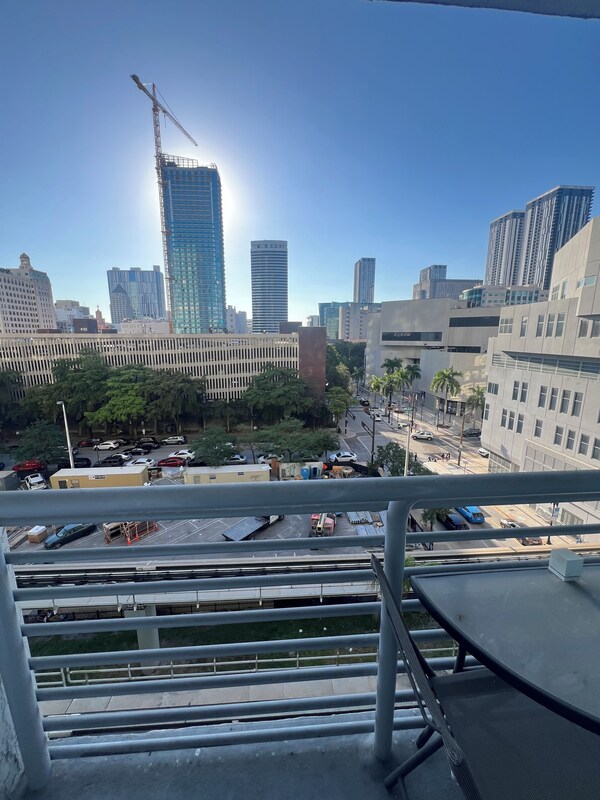 Chic 1-bed Loft, West Views, Prime Downtown Miami Spot In The Center Of It All. - Jungle Island, Miami