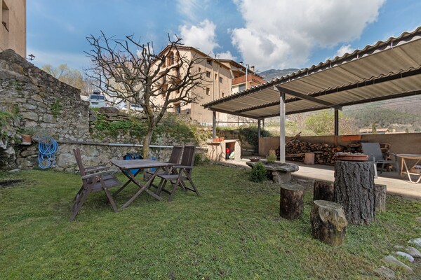 Apartamento 'El Portal' Con Vistas A La Montaña, Jardín Compartido Y Wi-fi - Gósol