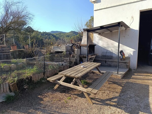 Country House 'Set Rengs 2' With Lake View, Shared Pool And Wi-fi - Igualada