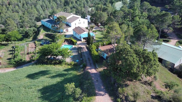 Country House 'Set Rengs 3' With Lake View, Shared Pool And Wi-fi - Igualada
