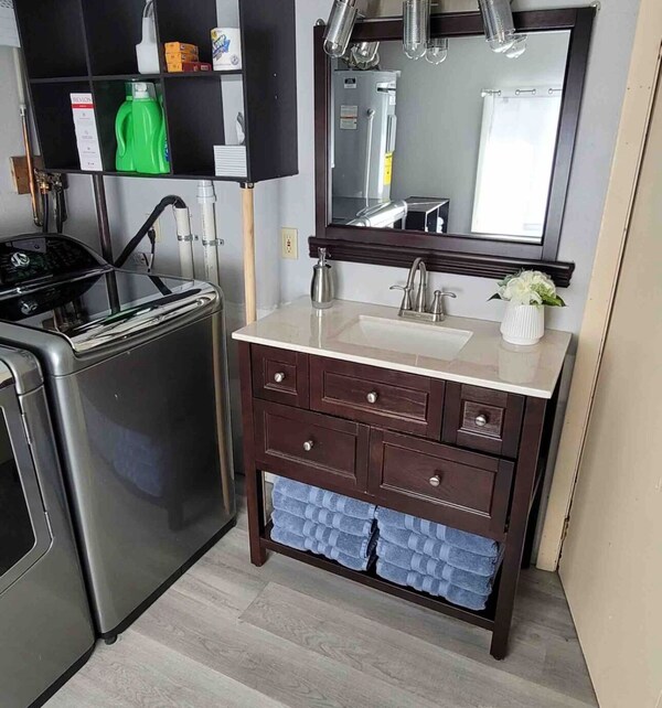 Charming 1-bedroom Apartment With Wifi, Ac In Terrific Manchester - Litchfield, NH