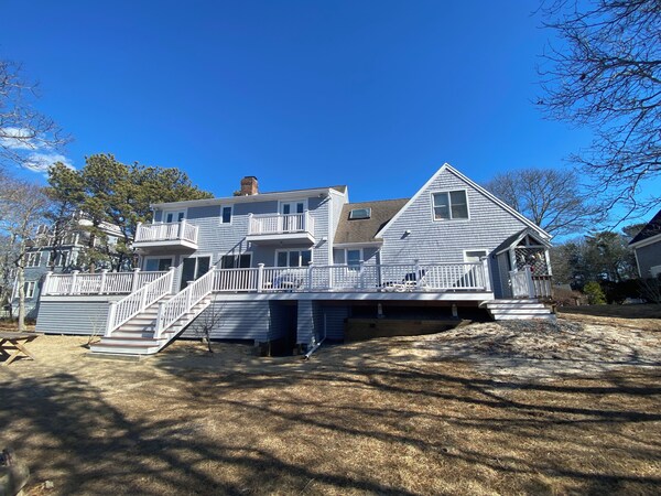 New To The Market 4br Cape Cod Charmer On Hamblin Pond W Waquoit Bay Views - 마서스비니어드