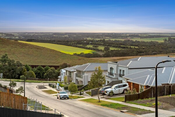 Modern House With Elegant Views - Bannockburn, Australia