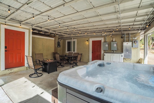 Mountain Villa! Scenic Views, Hot Tub & Fire Pit - Woodland Park, CO