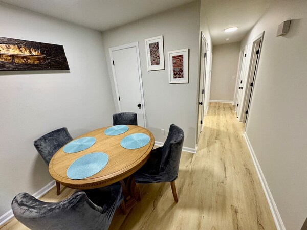 2 Bedrooms W/ Pool And Central Triad Location - Greensboro, NC