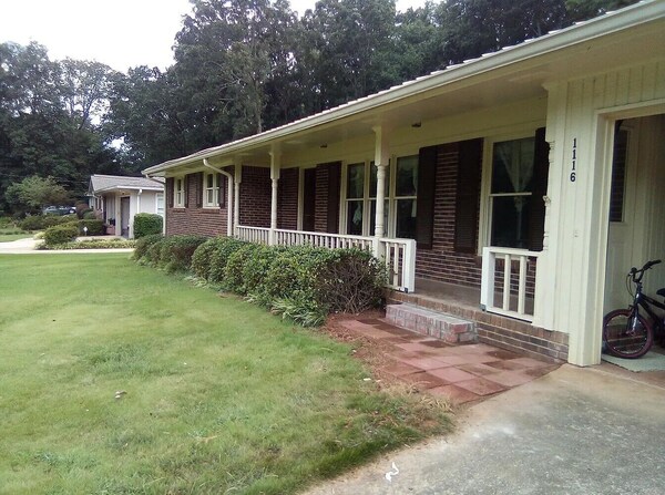 Charming 3-bedroom House With Ac, Wifi In Lovely Lilburn - Lawrenceville, GA