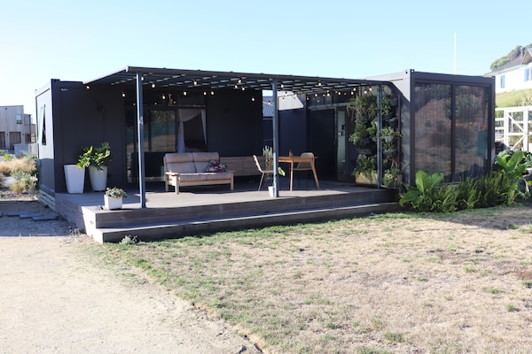 Cosy Pods, 2 Minutes Walk From Beach - Pet Friendly! - Wairarapa