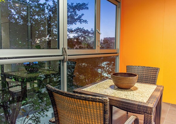 Koala Nest Cozy Urban Retreat W/pool,balcony,wi-fi - Marion