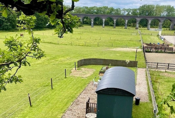 Shepherds Hut In The Cotswolds - Cotswolds