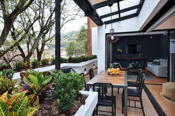 G301 | Granada Penthouse W/ Private Jacuzzi - Cali