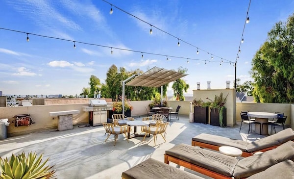 Melrose Newly Renovated 1bedroom-360 Rooftop Views, Best Location, Gym & Parking - West Hollywood, CA