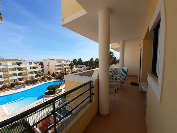 1 Bedroom Apartment Pool View, Ac And Private Parking - Alvor