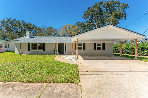 4 Beds, Pool , Huge Backyard - Ranch Home - Okaloosa Island, FL