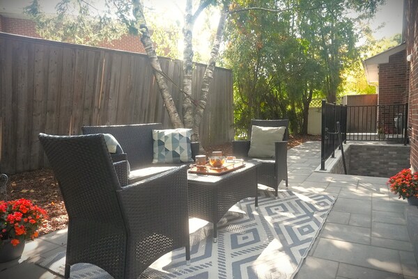 Stylish Lower Level Guest Suite In Family Home - Oakville