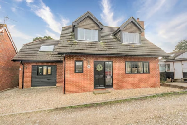 Cameo Cottage  3-bedroom Coastal Retreat With Private Hot Tub - Beaulieu