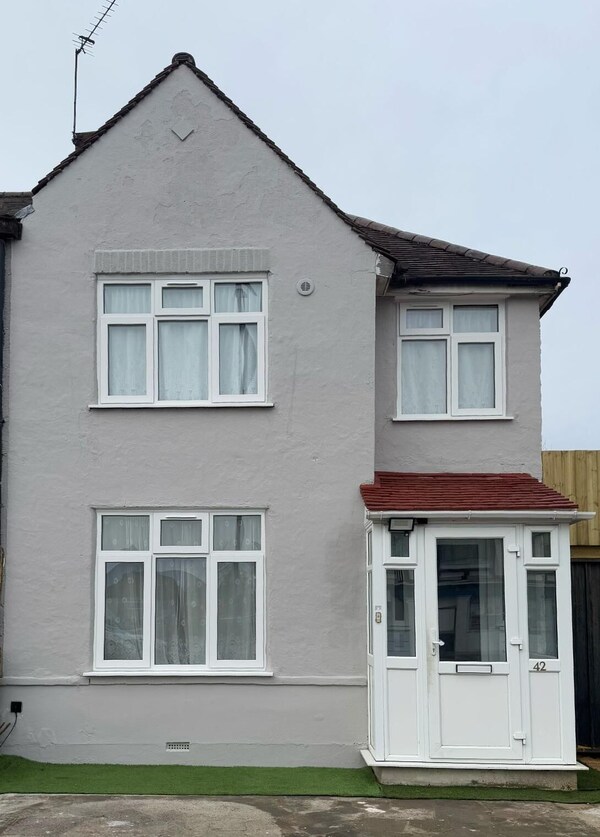 Luxurious Cozy 4-bedroom Home Near Lhr - 豪恩斯洛