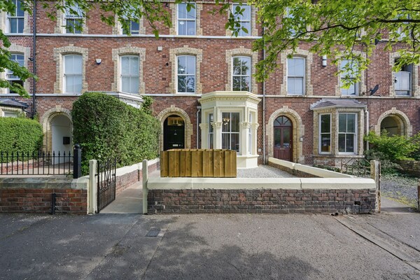Central Flat 3 Bedroom, 2 Bathroom | Staybynumbers - Belfast