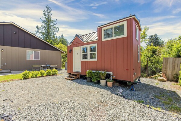 2 Homes Available! Newer 3 Bedroom & 2 Bath Rambler & Tiny Home In Backyard - Fife, WA