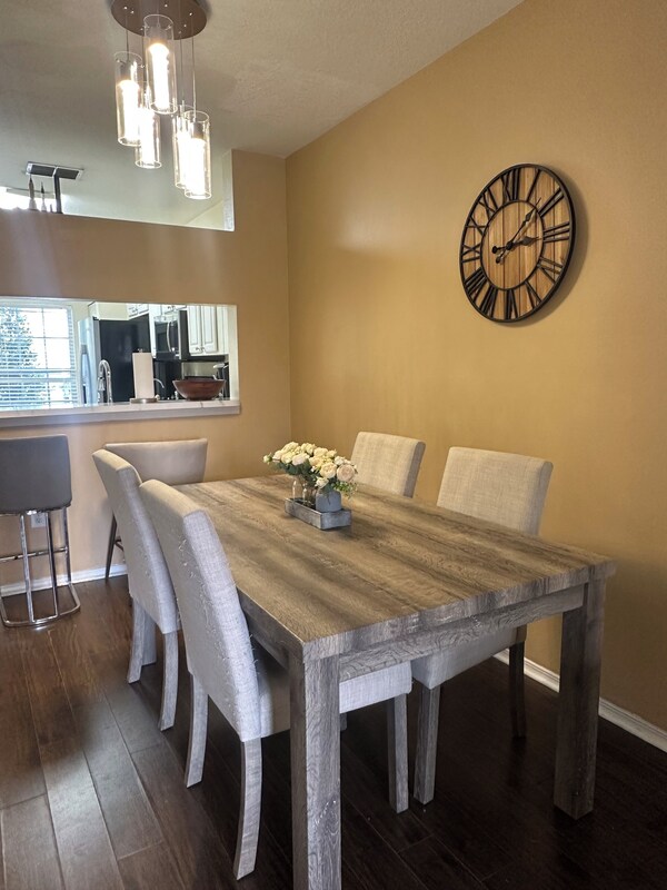 Charming 2-bedroom Townhome In Wesley Chapel With Pond View - Tampa, FL