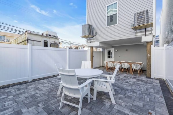 2 Blocks 2 Beach, Linens+towels Included, Outdoortv, Parking, Coffee Included - Lavallette, NJ