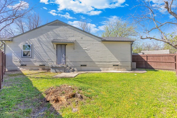 Cozy Entire 1-bedroom Apartment In Charming Grand Prairie With Yard - Grand Prairie, TX