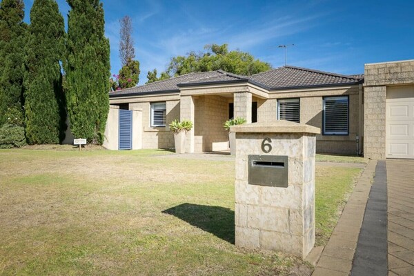 Relax To The Max - Pet Friendly Beach Retreat - Peppermint Grove Beach, Western Australia