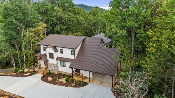 Royal Retreat - Brand New, Luxury, Mountain View, 4 Bedrooms, All En Suites! - Ellijay, GA