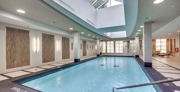Uptown Toronto ! Live | Work | Relax - Home Away From Home | Close To Subway - Toronto
