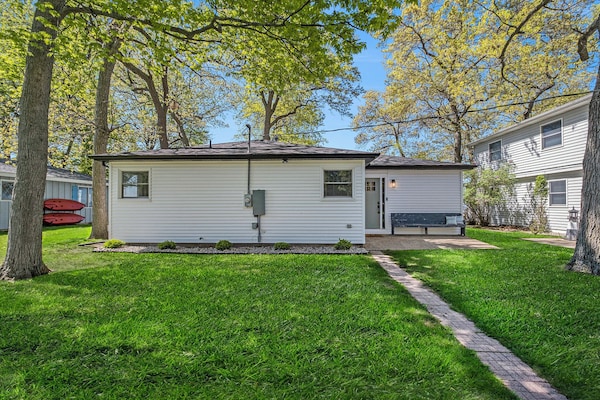 Lakefront 3-bedroom Cottage On Sand Point With Ac, Wifi, King Bed, Firepit - Caseville, MI