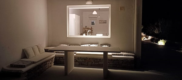 Όμορφη και άνετη κατοικία με εκπληκτικό ηλιοβασίλεμα και εξοπλισμένη κουζίνα. - Paros