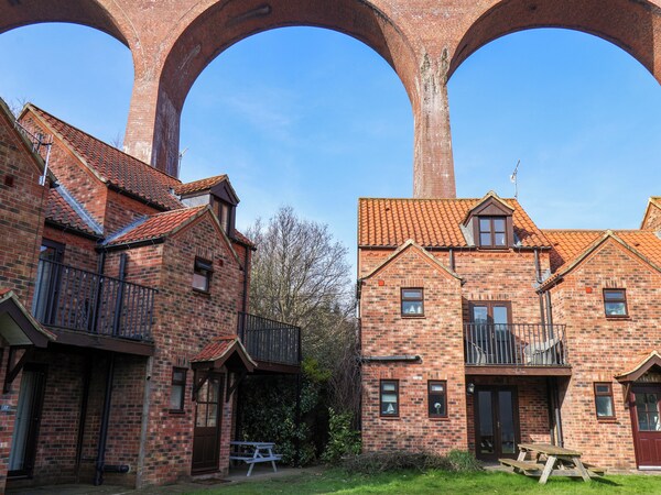 No.15 Riverside Walk (Mallard), Pet Friendly, With A Garden In Whitby - サンドセンド