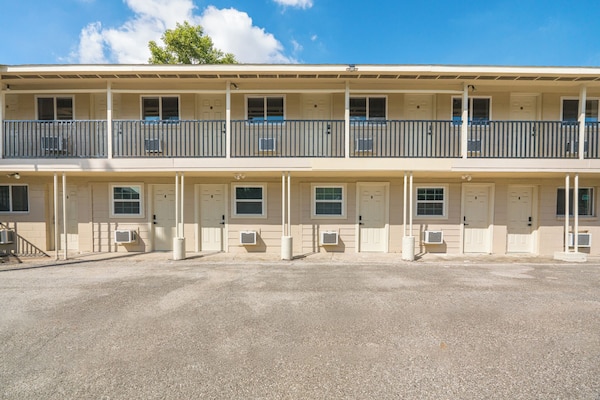 Modern 1br Apt | Downtown Houston - Minute Maid Park Houston