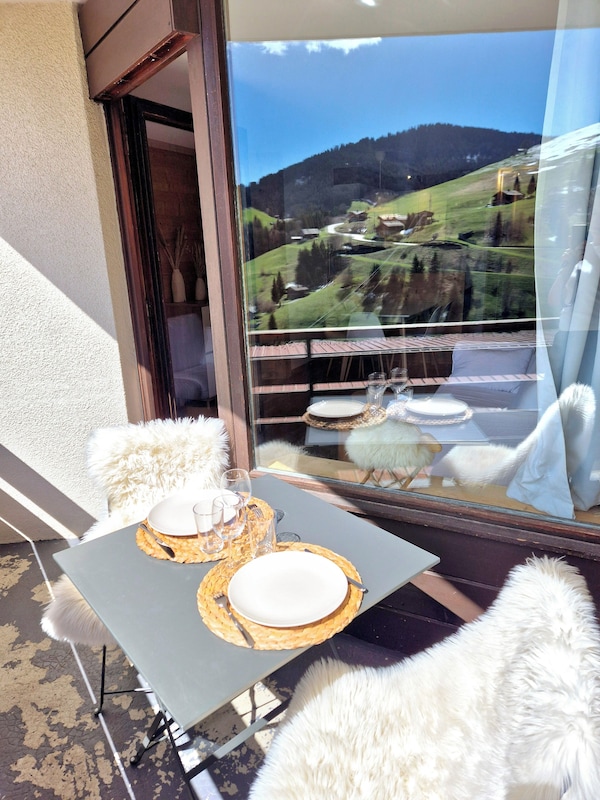 Fully Renovated Ski-in Ski-out Apartment - La Clusaz
